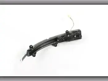 - Audi Q7 - Body Parts & Mirrors Genuine Part With Delivery For Sale in QAR