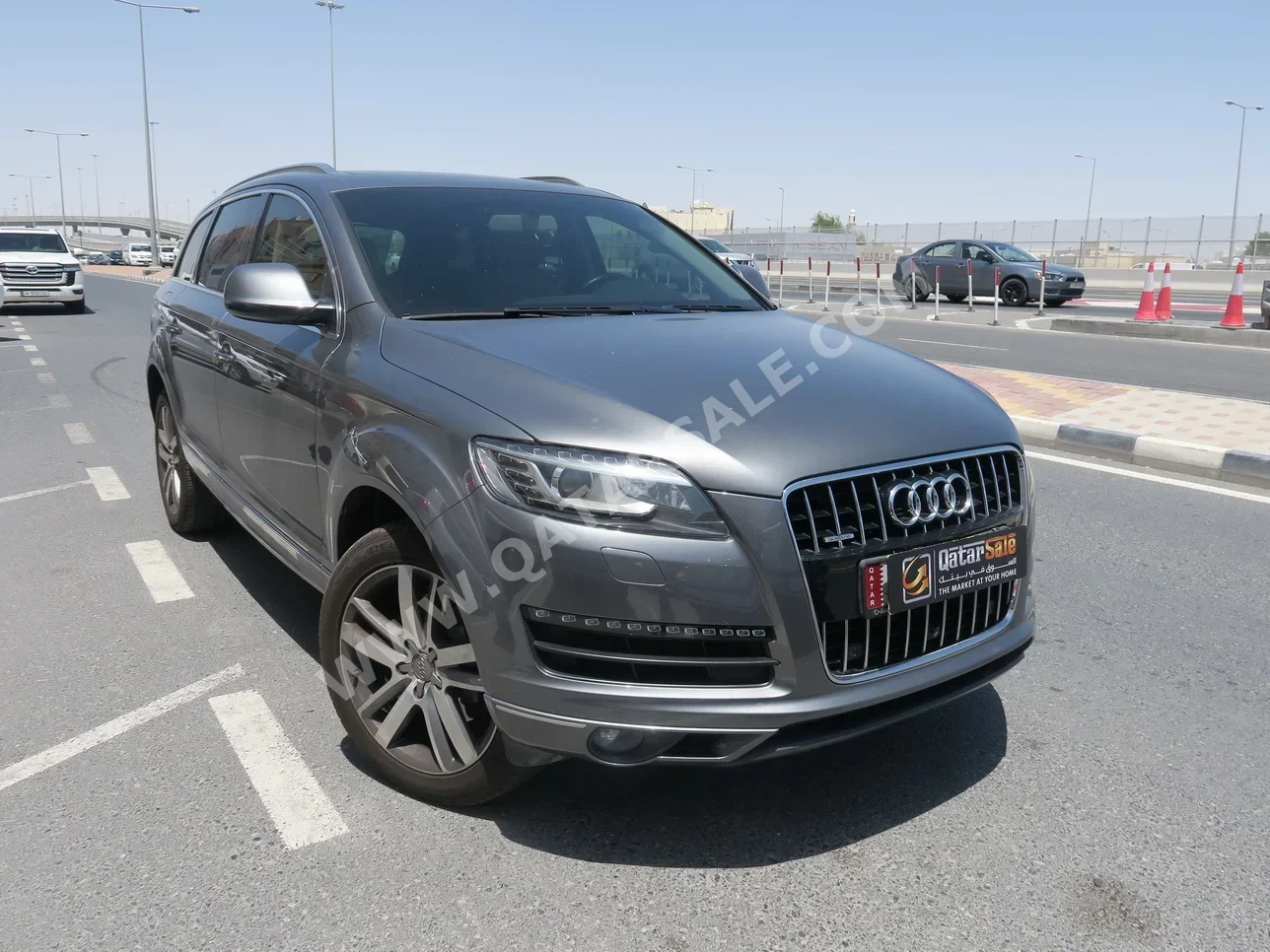 Audi Q7 Gray 2015 For Sale in Qatar