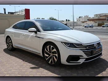 Volkswagen Arteon White 2018 For Sale in Qatar