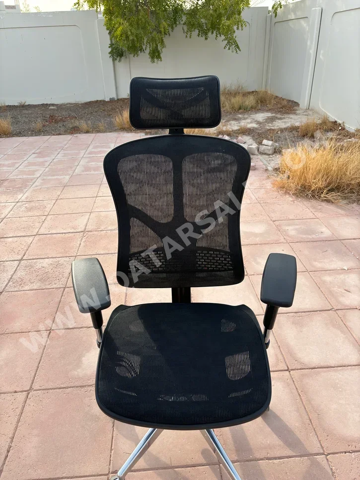 Desk Chairs - Executive Chair - Black For Sale in Qatar