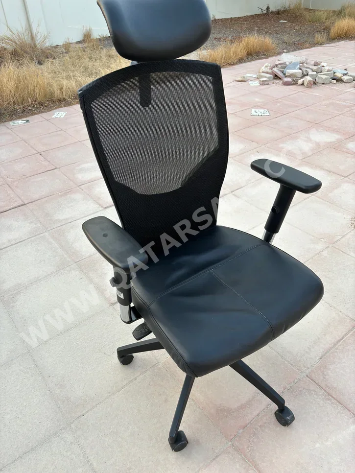 Desk Chairs - Executive Chair - Black For Sale in Qatar