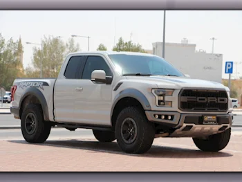 Ford Raptor Gray Nardo 2017 For Sale in Qatar