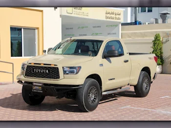 Toyota Tundra Beige 2010 For Sale in Qatar