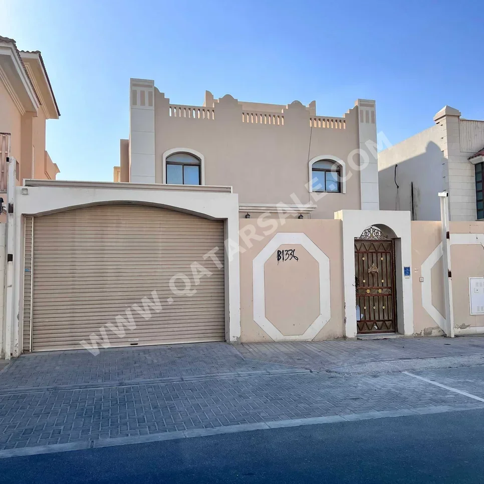 Villas - 7 Bedrooms Family Residential - Doha - Al Duhail For Rent in Qatar