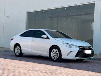 Toyota Camry GL White 2017 For Sale in Qatar