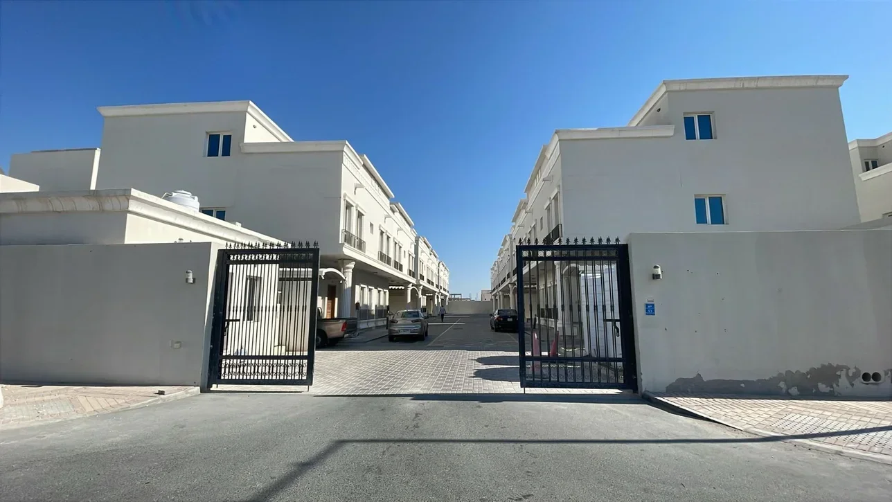 Villas - 5 Bedrooms Compound - Al Daayen - Al Khisah For Rent in Qatar
