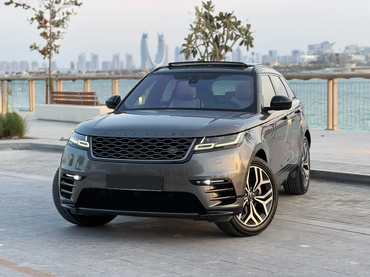 Land Rover Range Rover Velar SE R- Dynamic Gray 2018 For Sale in Qatar