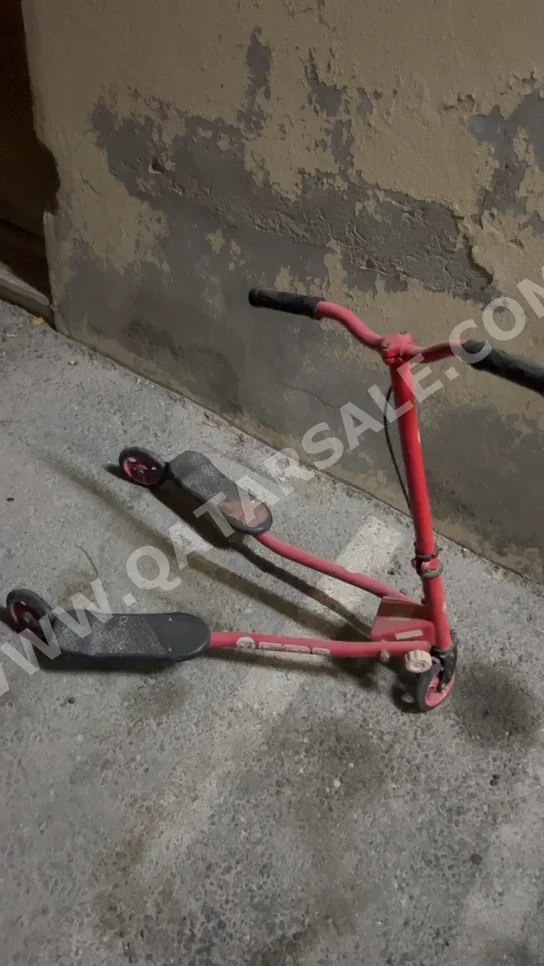 Scooters Three-Wheel Scooter - Red 2023 Germany / 8-12 Years 6 inches ...