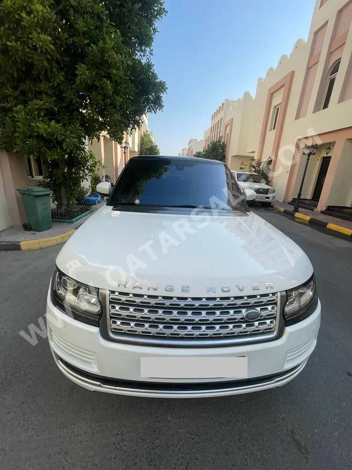 Land Rover Range Rover Vogue White and Black 2016 For Sale in Qatar