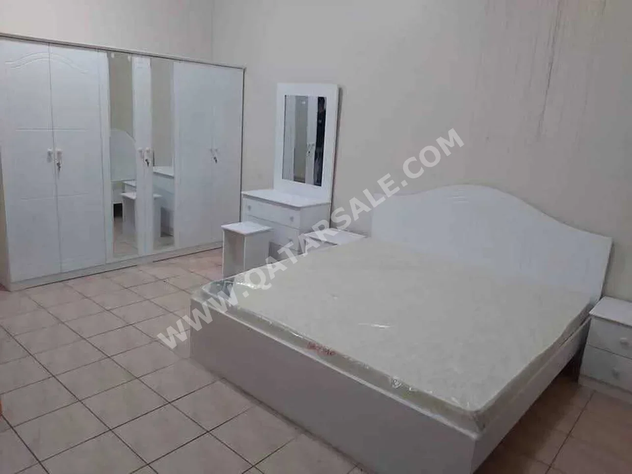Bedroom Sets - Qatar Design - 5 Pieces Set - White Wood Qatar King With ...