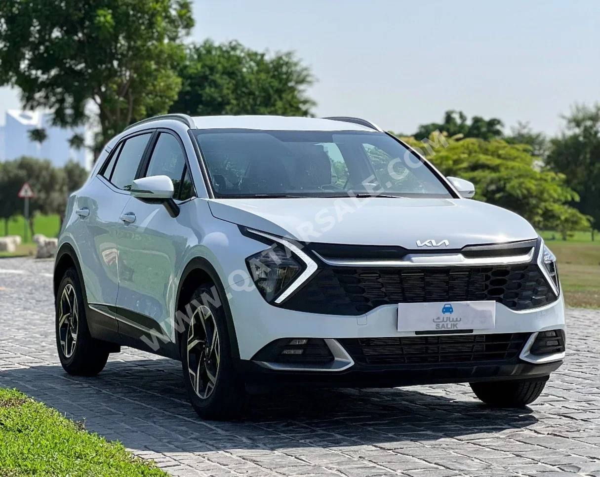 Kia Sportage SUV 2x4 White For Rent in Qatar