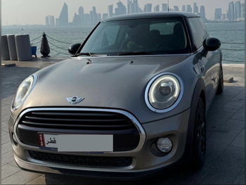 Mini Cooper Silver 2018 For Sale in Qatar