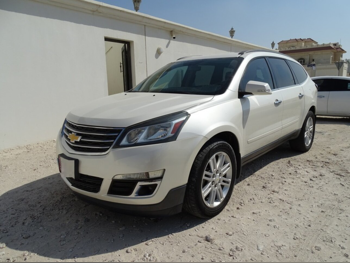 Chevrolet Traverse LT Gold 2015 For Sale in Qatar