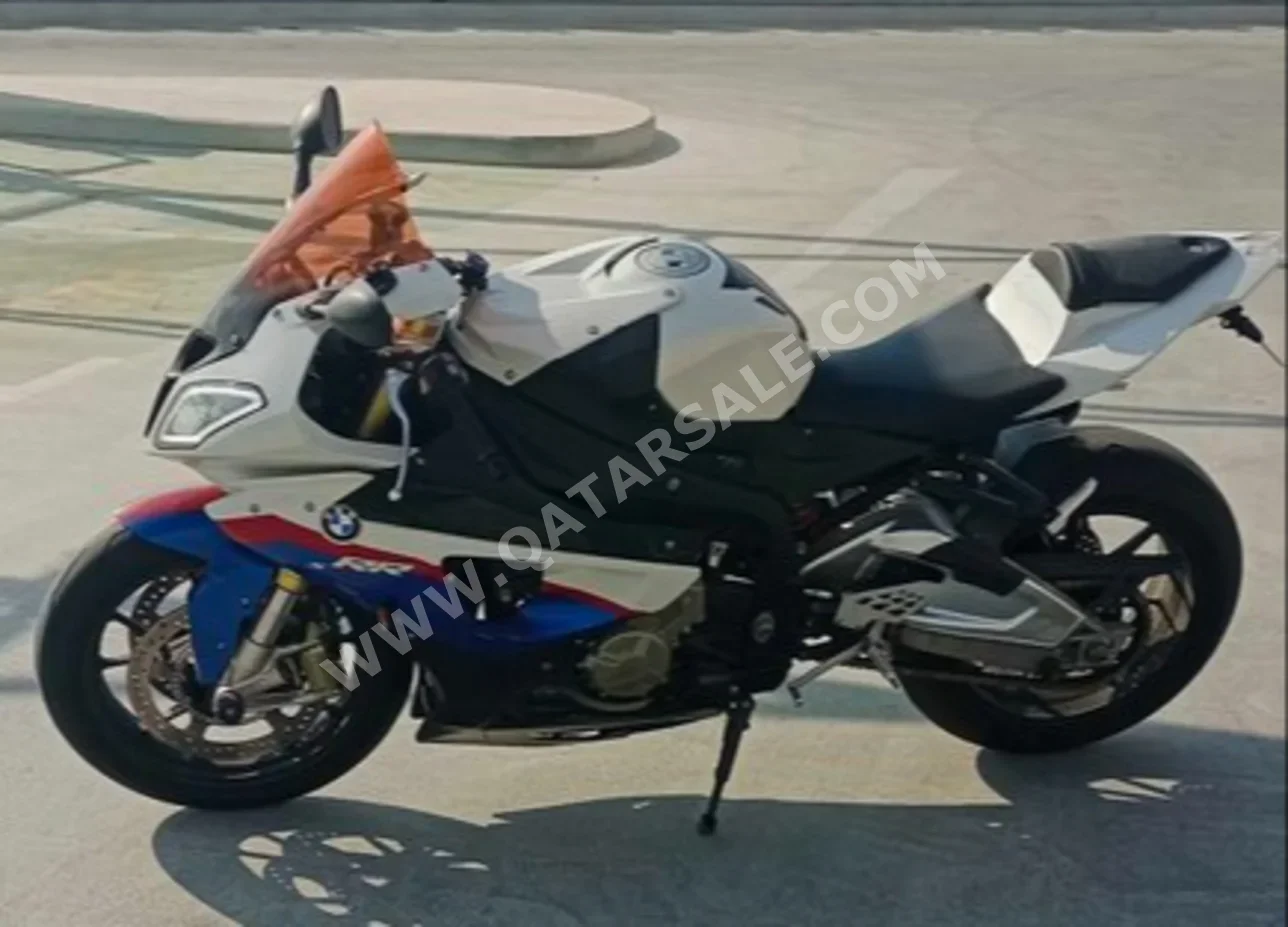 BMW M 1000 RR - 2011 - Color White Sportbike For Sale in Qatar