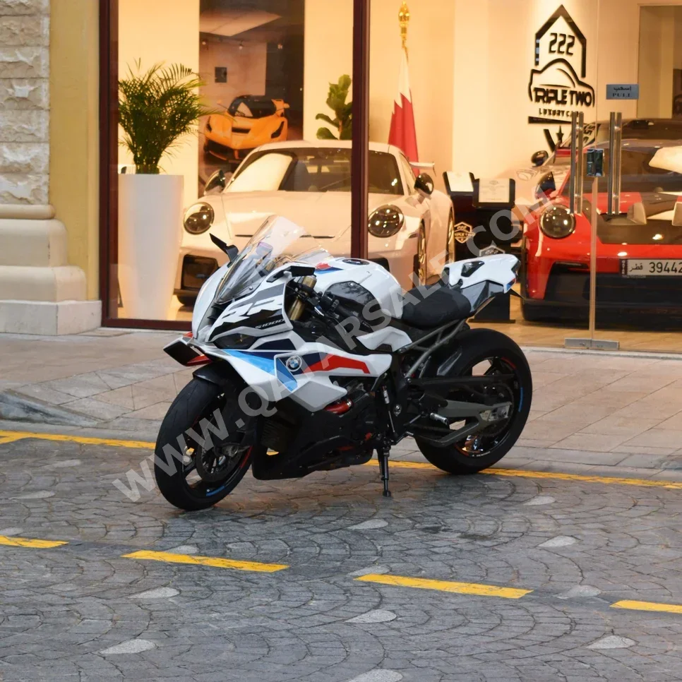 BMW S1000 RR - 2025 - Color Blue & white For Sale in Qatar