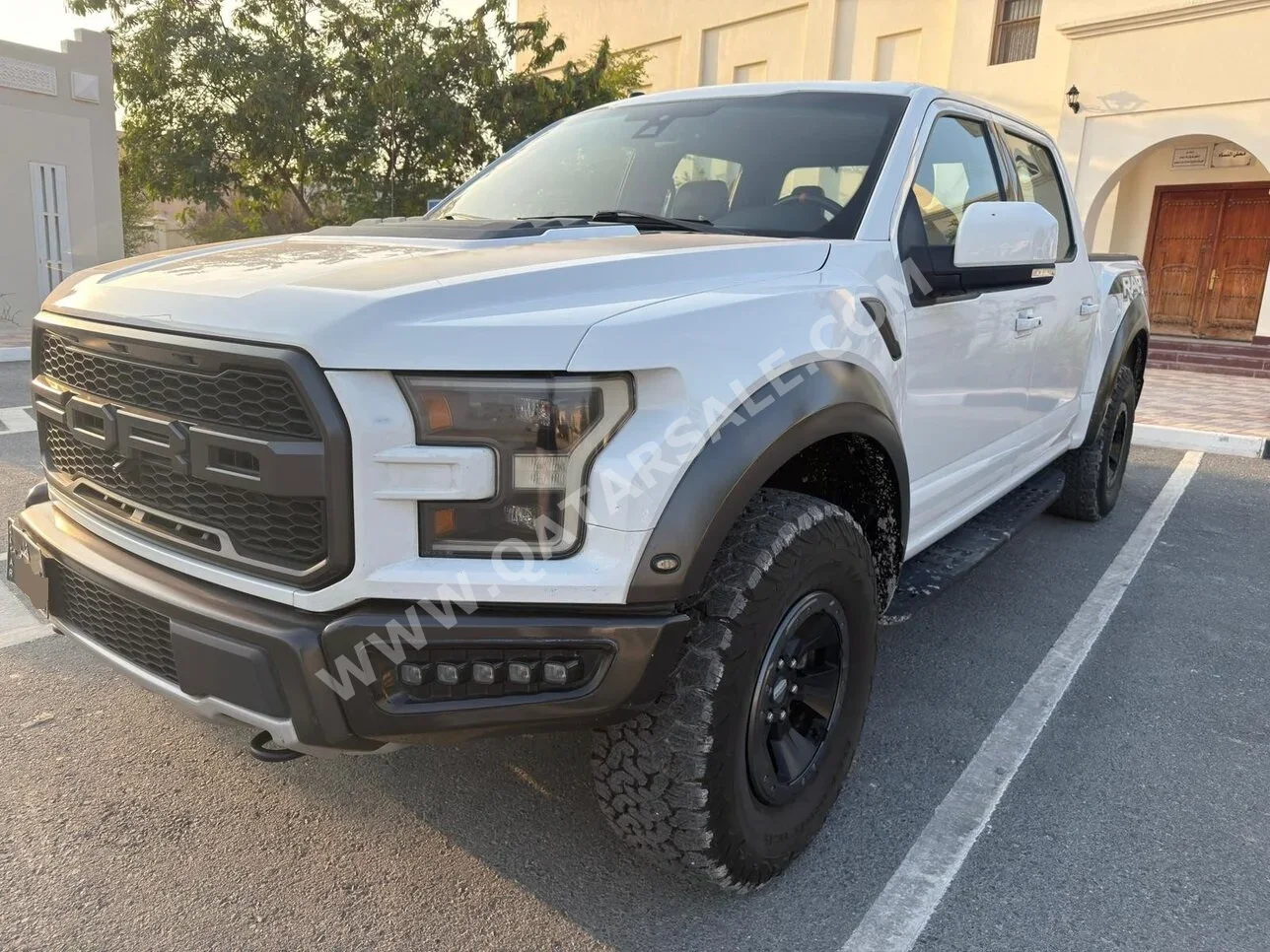 Ford F 150 Raptor White and Black 2017 For Sale in Qatar