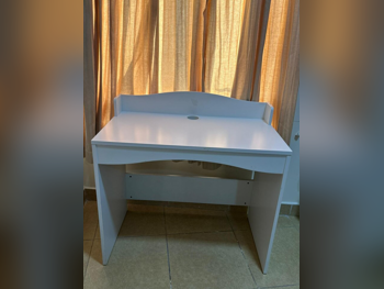 - Desk - White For Sale in Qatar