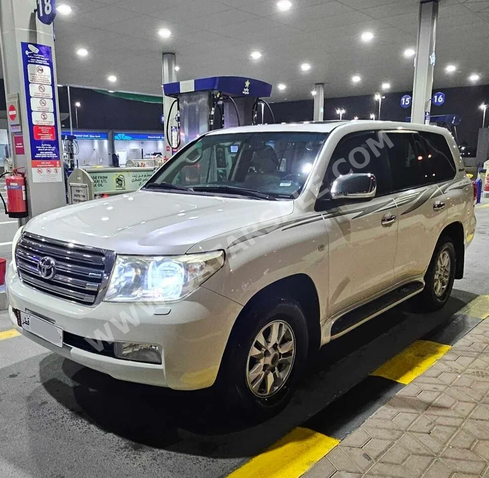 Toyota Land Cruiser GXR White 2011 For Sale in Qatar