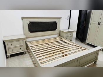 Bedroom Sets - King Bed, Mattress, Bench with 2 Bedside Tables and ...