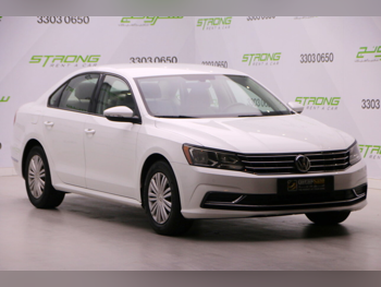 Volkswagen Passat White 2018 For Sale in Qatar