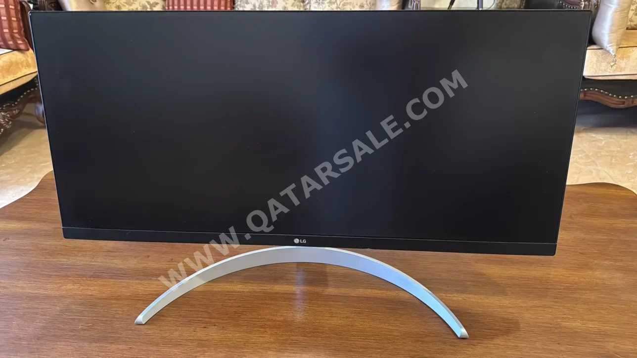 Monitors LG White HDMI Curved Screen Wide Screen For Sale in Qatar