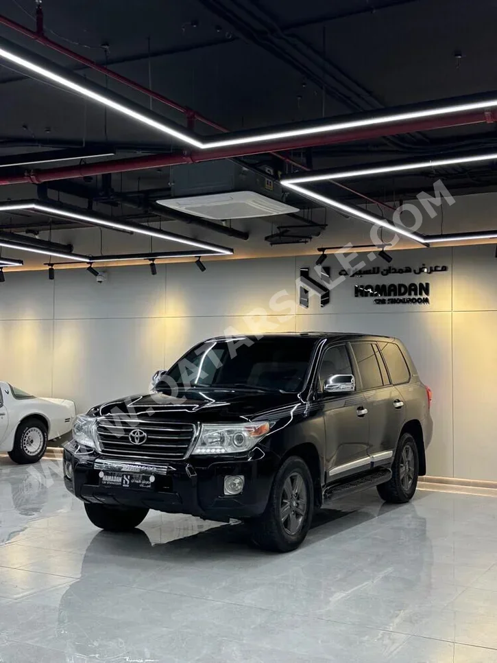 Toyota Land Cruiser GXR Black 2012 For Sale in Qatar