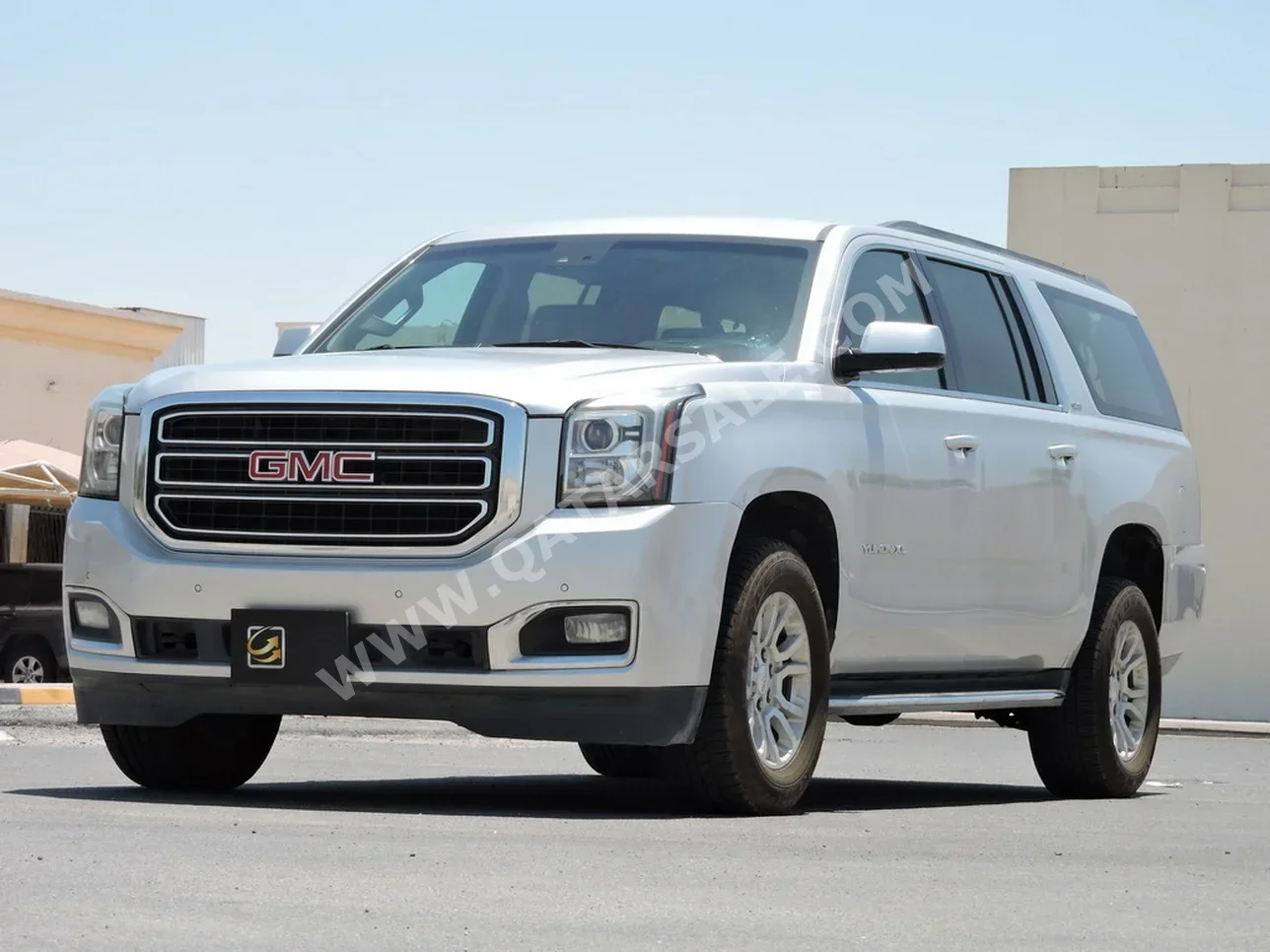 GMC Yukon XL Silver 2016 For Sale in Qatar