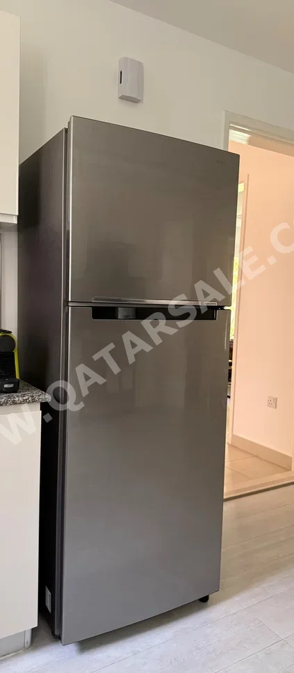 Samsung Classic Refrigerator - Silver For Sale in Qatar