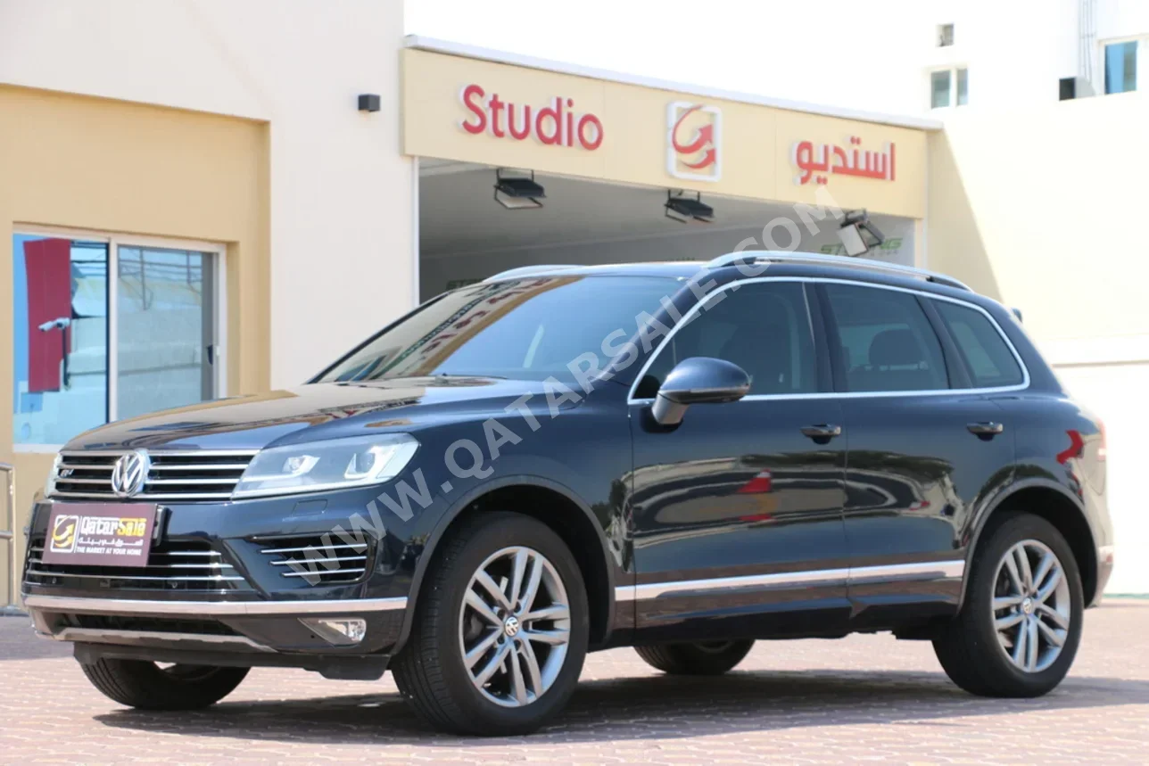 Volkswagen Touareg R line Dark Blue 2018 For Sale in Qatar