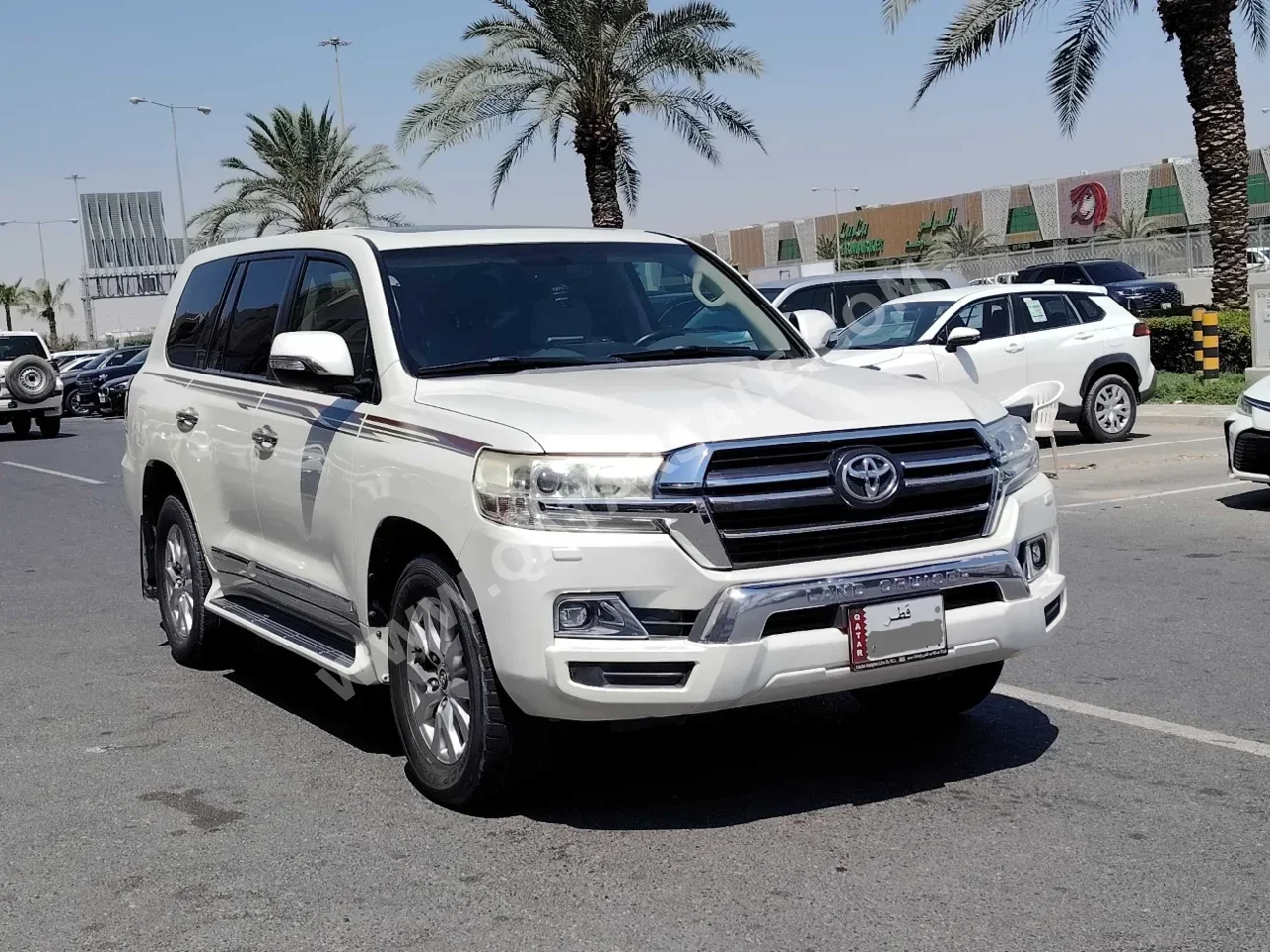 Toyota Land Cruiser GXR White 2018 For Sale in Qatar