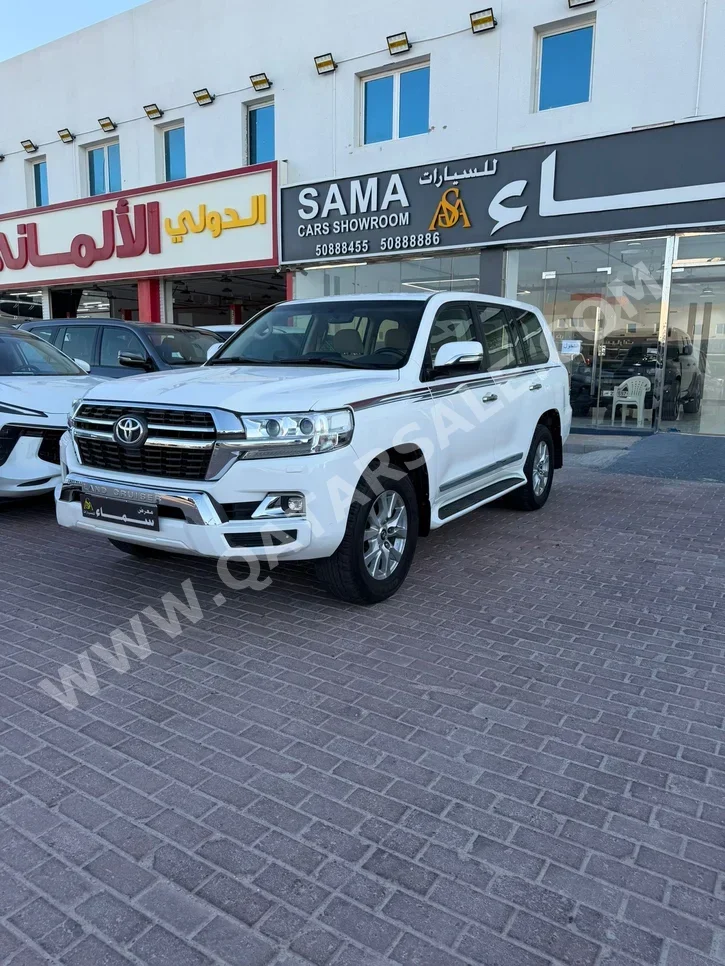 Toyota Land Cruiser GXR White 2021 For Sale in Qatar