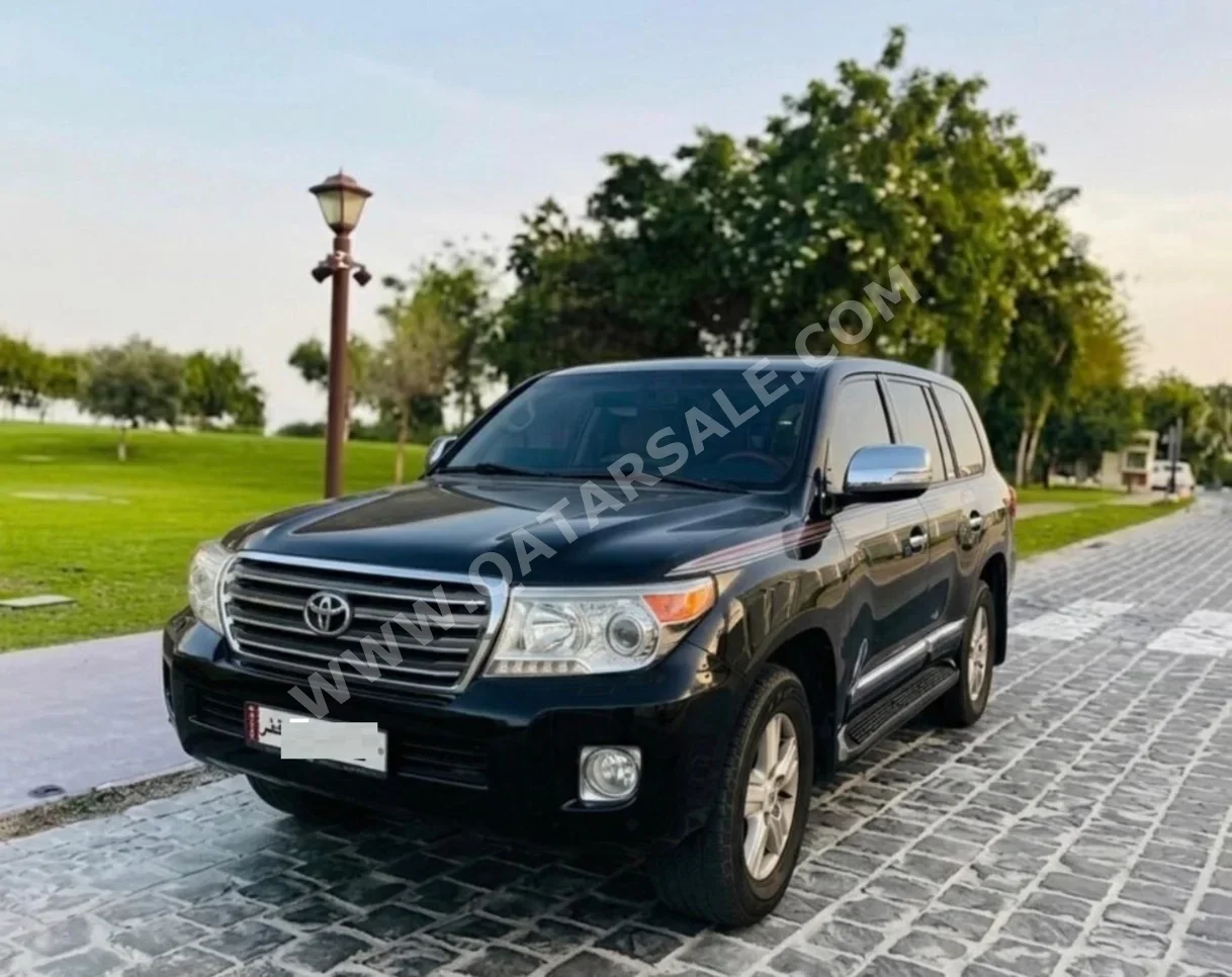 Toyota Land Cruiser GXR Black 2014 For Sale in Qatar
