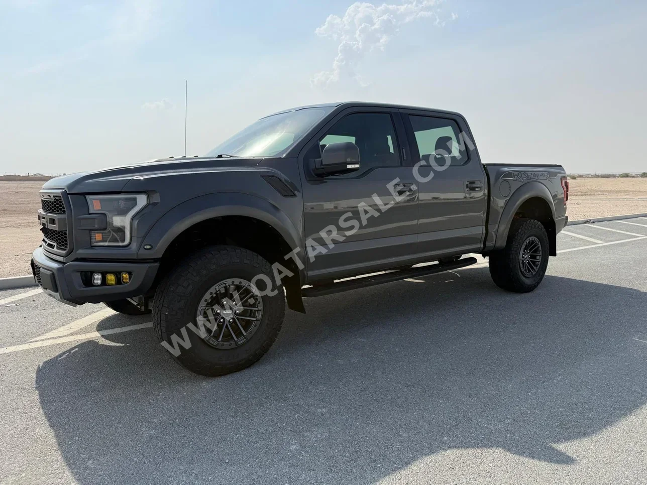 Ford Raptor Gray 2020 For Sale in Qatar