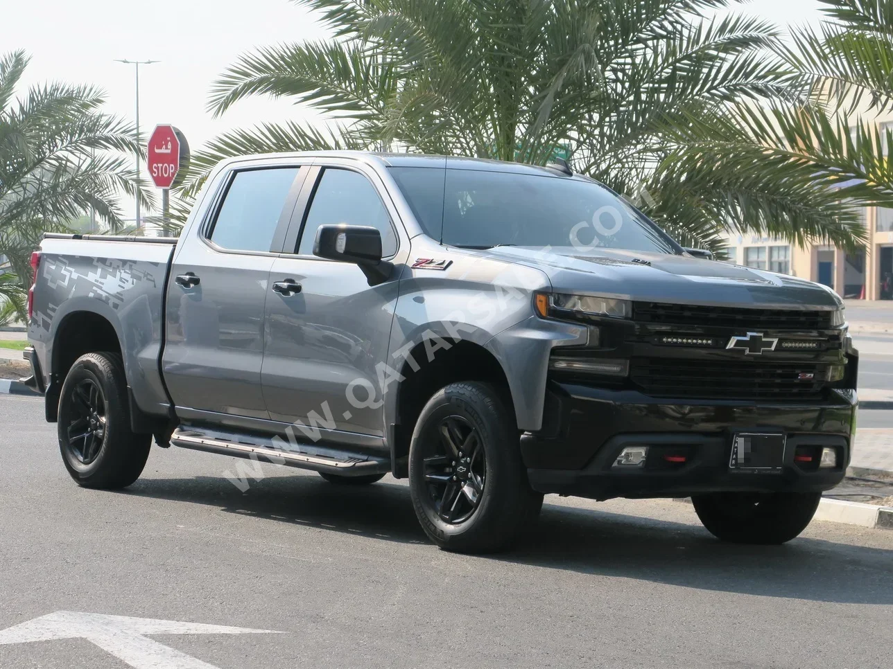 Chevrolet Silverado LT Trail Boss Z71 Gray 2021 For Sale in Qatar