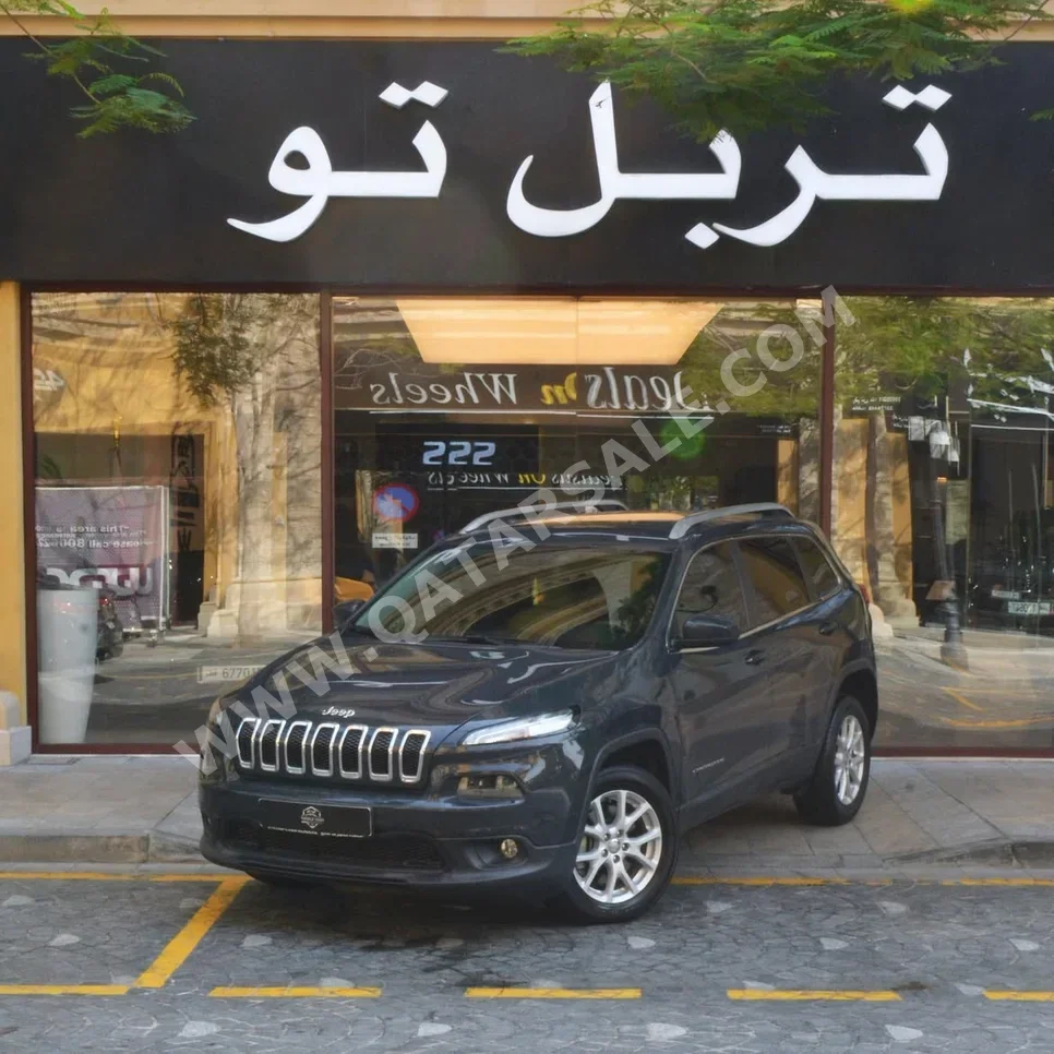 Jeep Cherokee Gray 2017 For Sale in Qatar