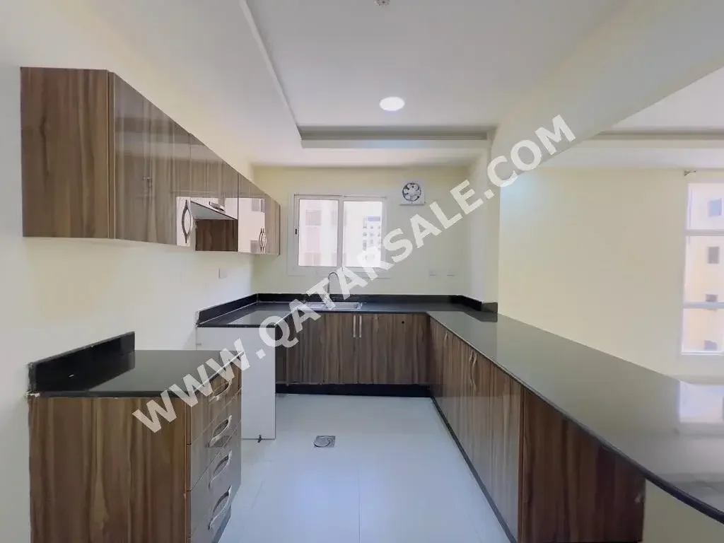 2 Bedrooms Apartment For Rent in Doha - Al Mansoura